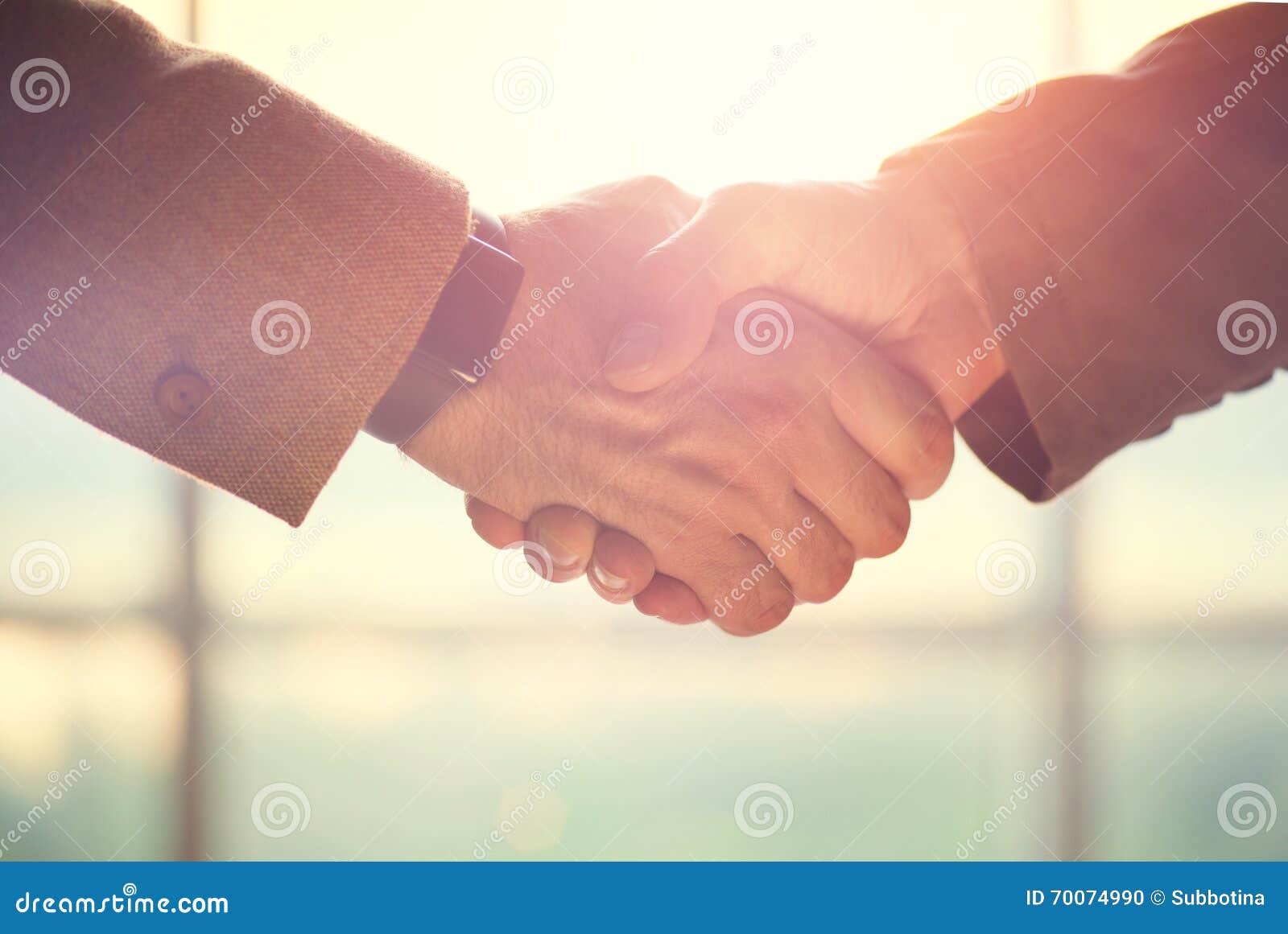 Bedrijfs Mensenconcept Twee Mensen Die Handen Schudden Stock Foto ...