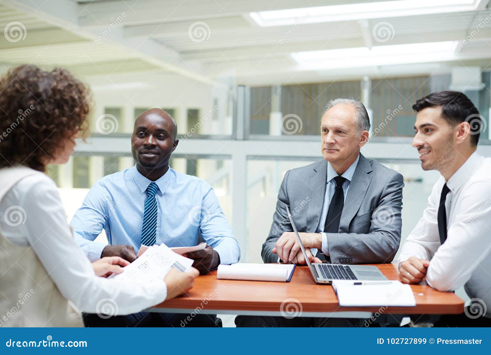 Bedrijfs overleg stock afbeelding. Image of raadpleging - 102727899