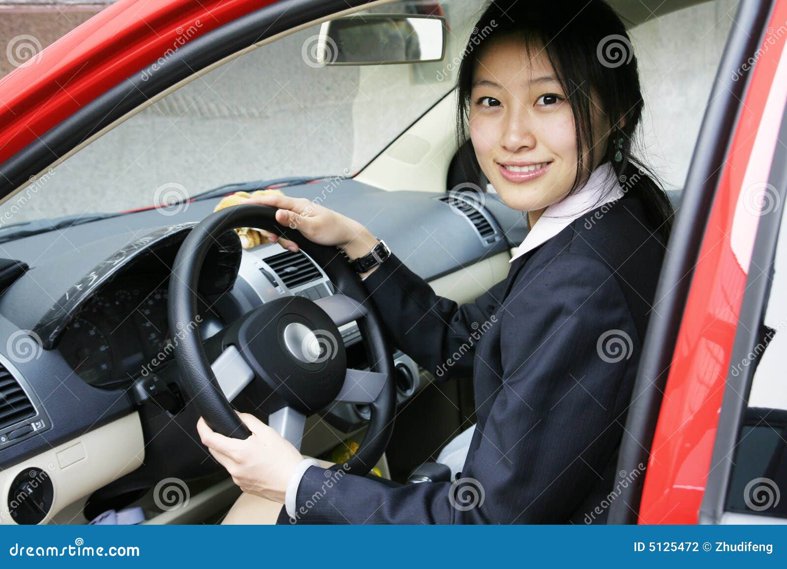 Bedrijfs Vrouwen Met Haar Auto Stock Foto - Image of meisje, gelukkig ...