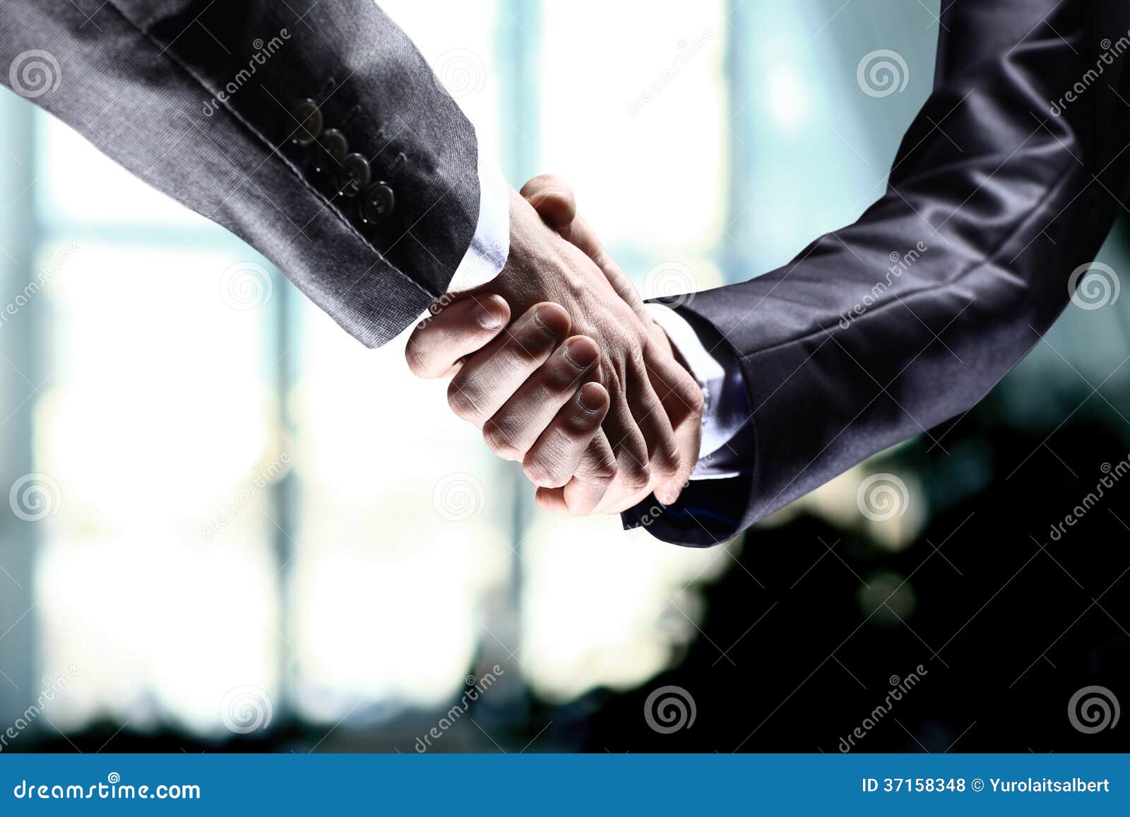 Bedrijfsmensen Die Handen Schudden Stock Foto - Image of baan ...