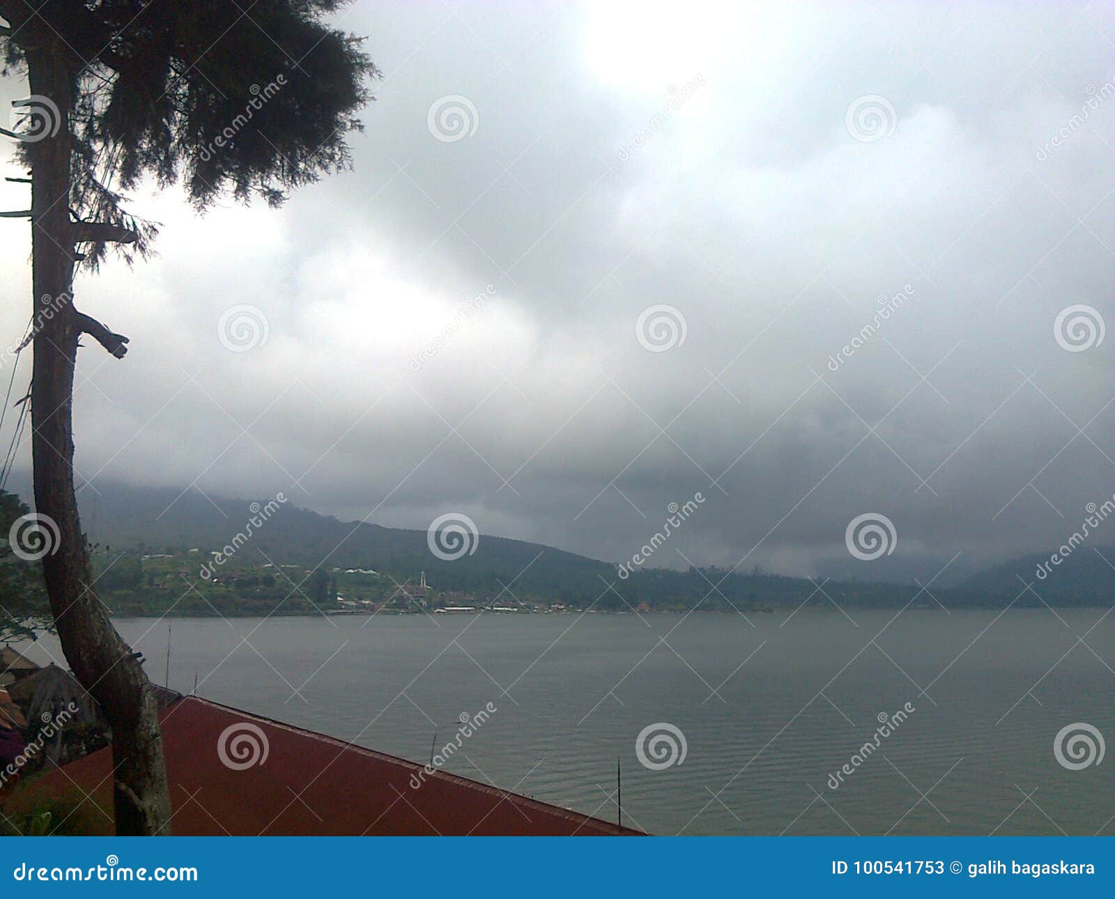Bedugul lake editorial stock photo. Image of bedugul - 100541753