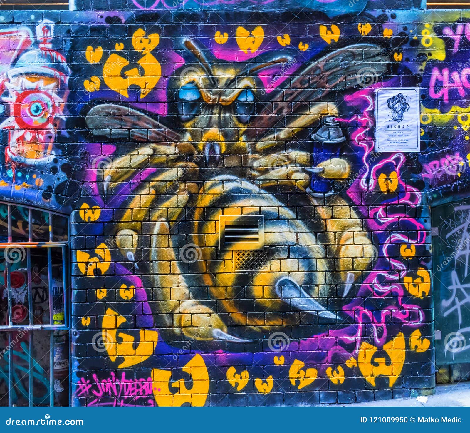 Bee Graffiti in Hosier Lane, Melbourne Editorial Image - Image of ...
