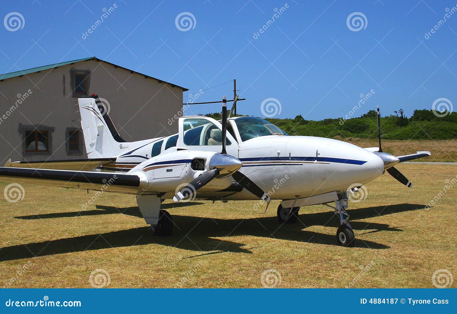 Beechcraft baron stock image. Image of flying, airfield - 4884187