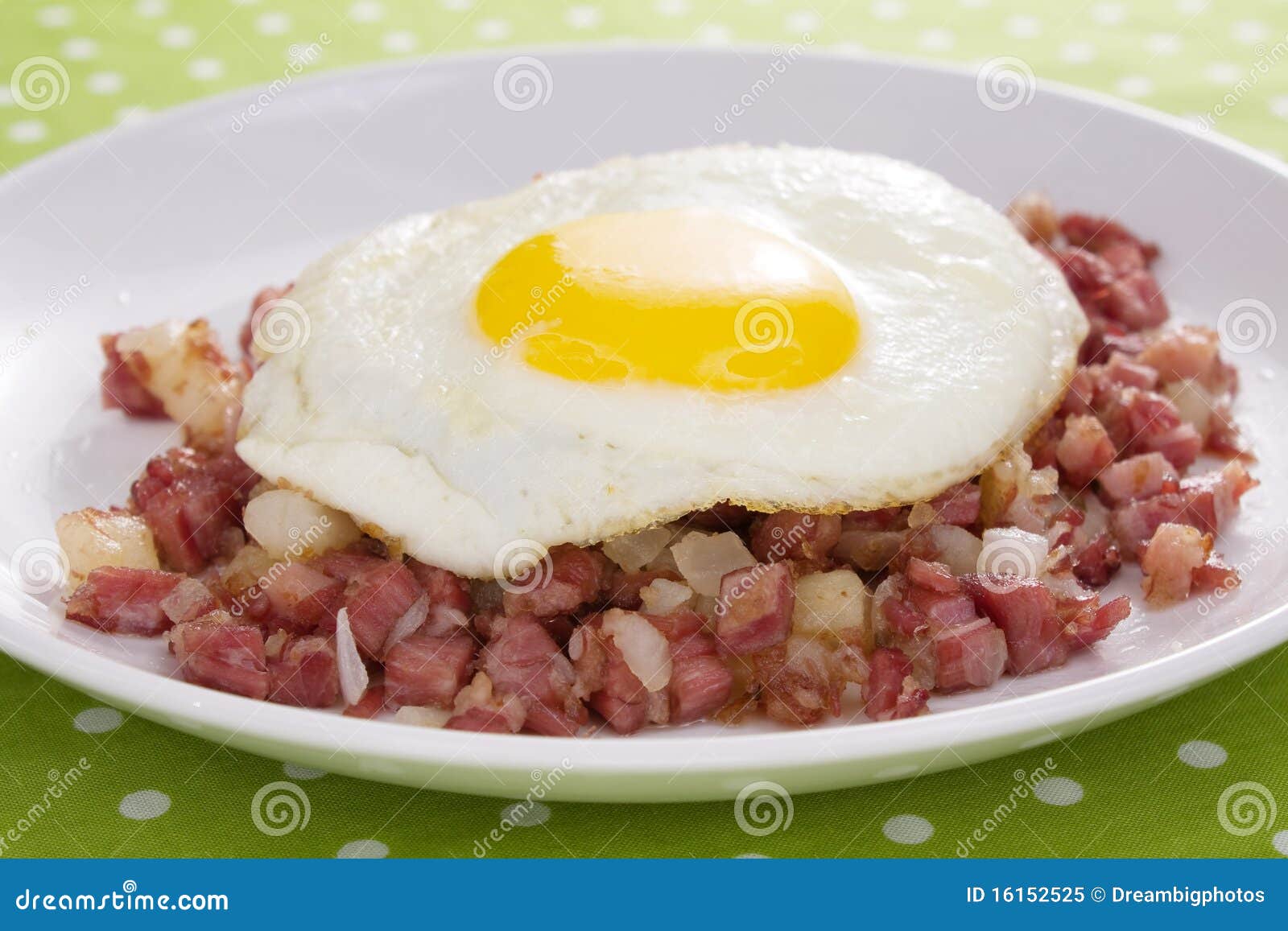 Beef-Durcheinander und Ei stockbild. Bild von gehackt - 16152525