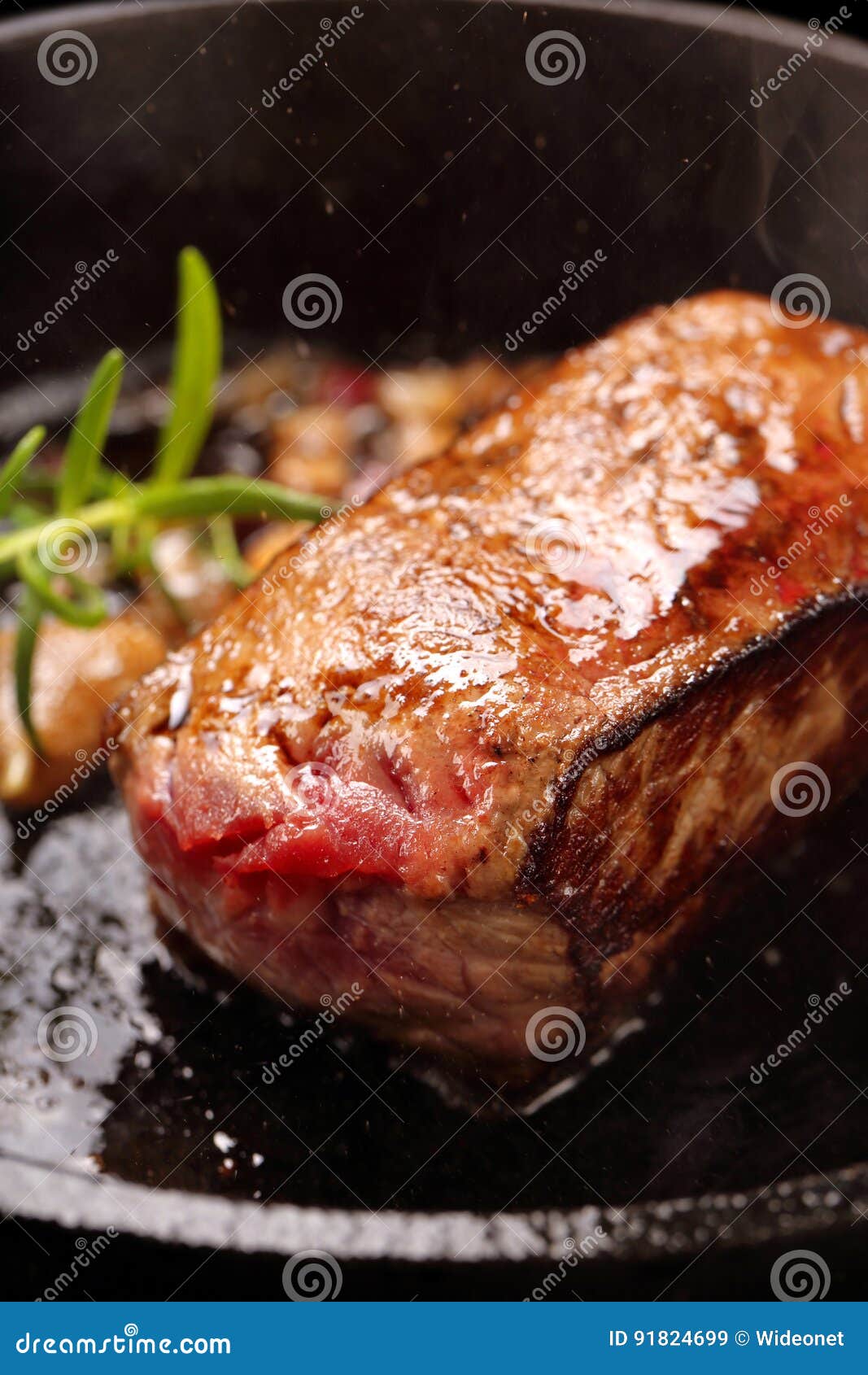 Beef Steak on Cast Iron Skillet Stock Image - Image of close, juicy ...