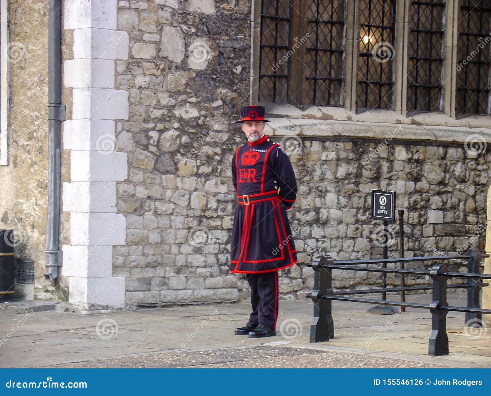 A Beefeater Guard at the Tower of London, England Editorial Photo ...