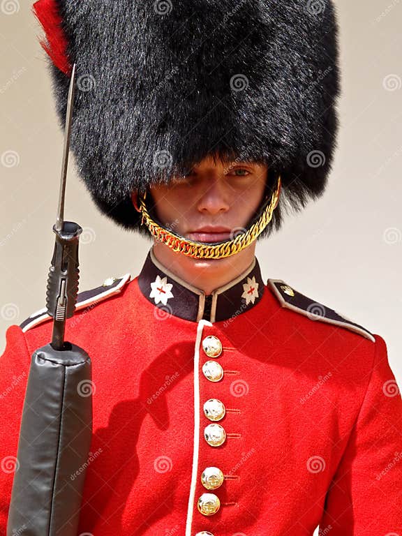 BEEFEATER, LONDON - AUGUST 03 Editorial Photography - Image of ...