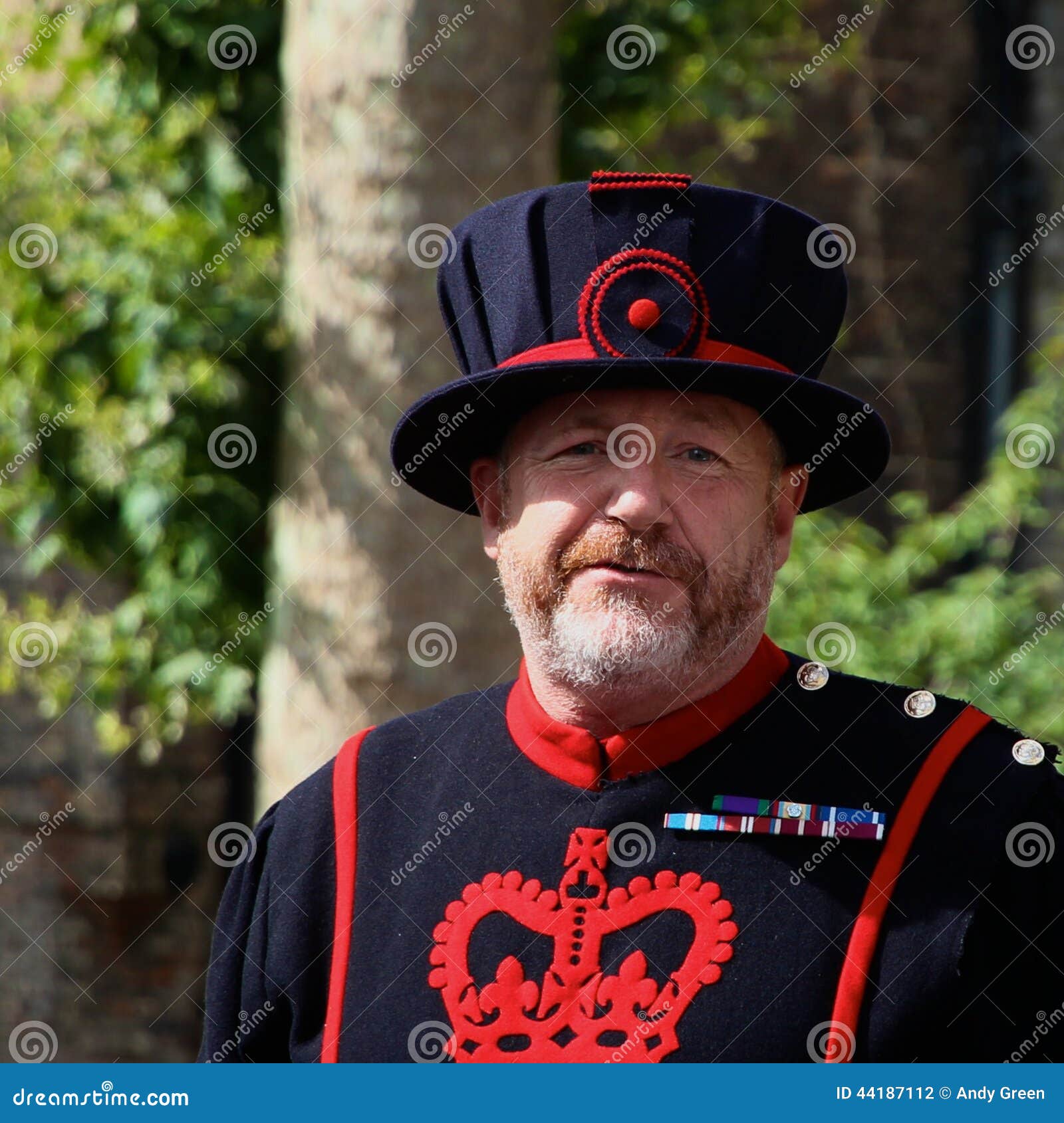 Beefeater at the Tower of London Editorial Photography - Image of ...