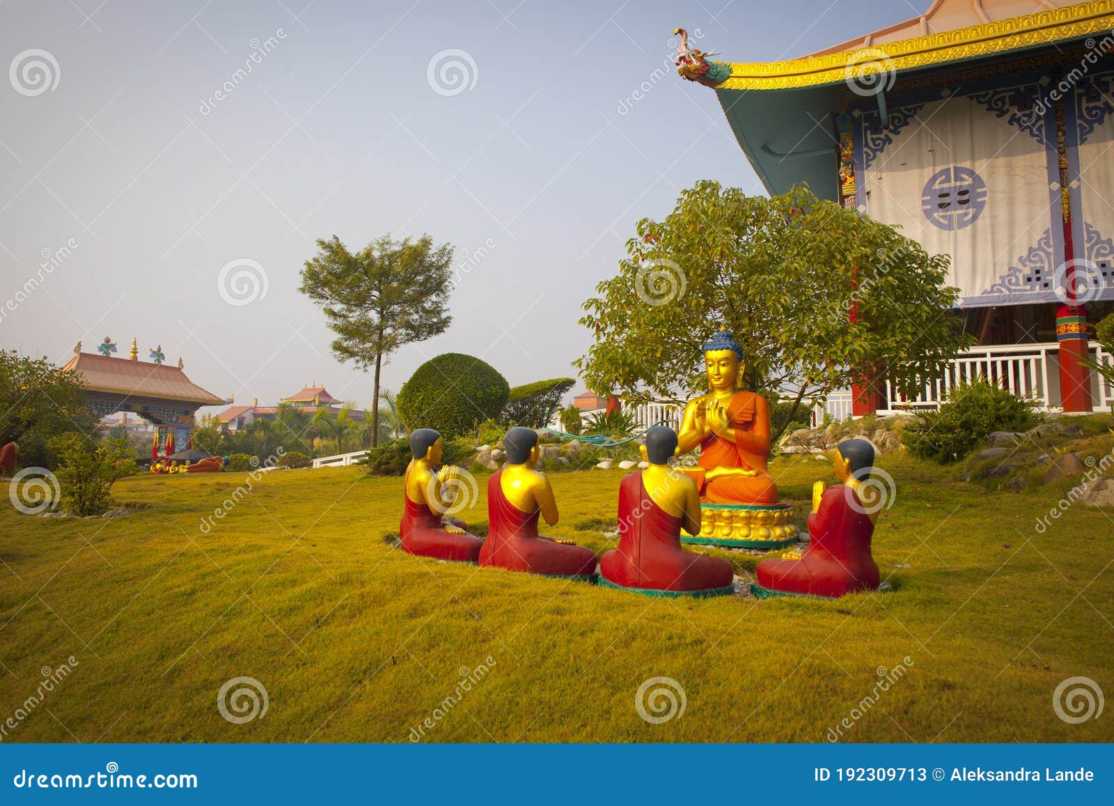 Beelden Van Boeddha ' S Leven in Lumbini Stock Afbeelding - Image of ...
