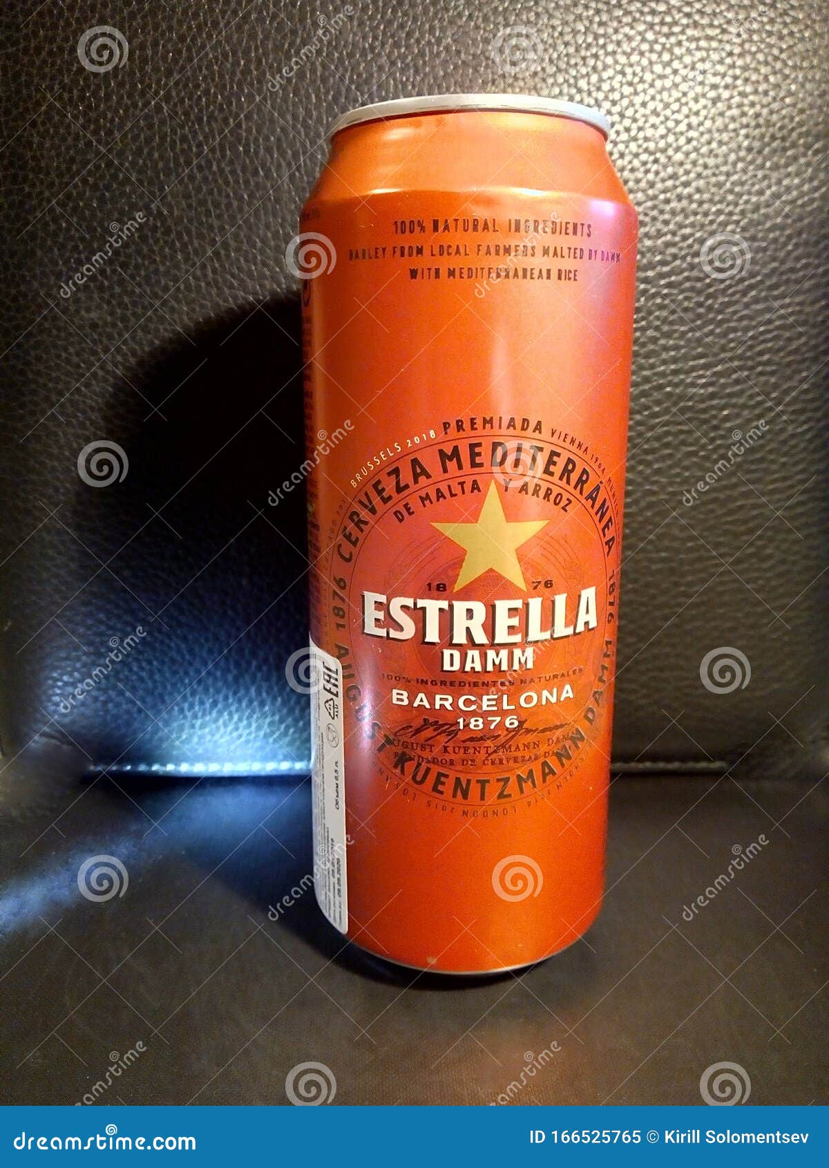 Beer can `Estrella Damm` editorial image. Image of brewed - 166525765