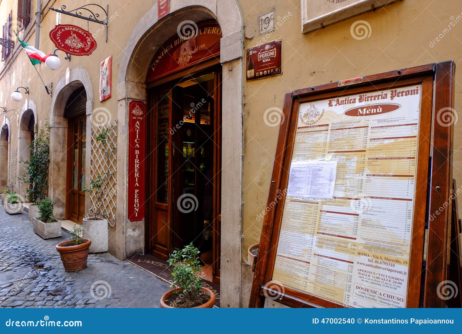 Beer pub in Rome editorial image. Image of people, freshness - 47002540
