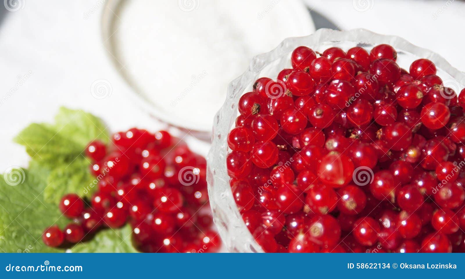 Beeren auf der Tabelle stockfoto. Bild von störung, fruchtzucker - 58622134