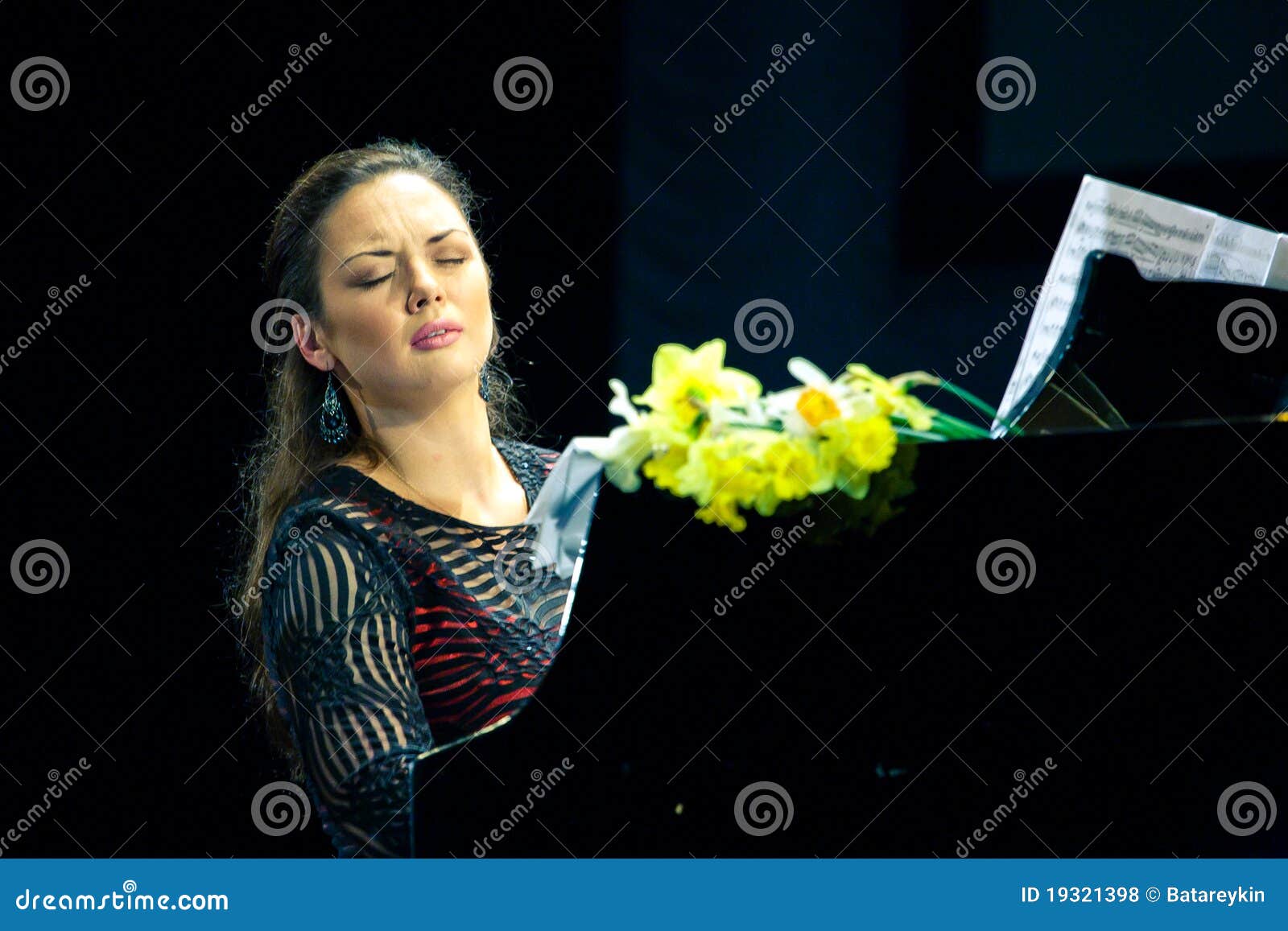 Beethoven Duo - Alina Kabanova Editorial Stock Photo - Image of musical ...