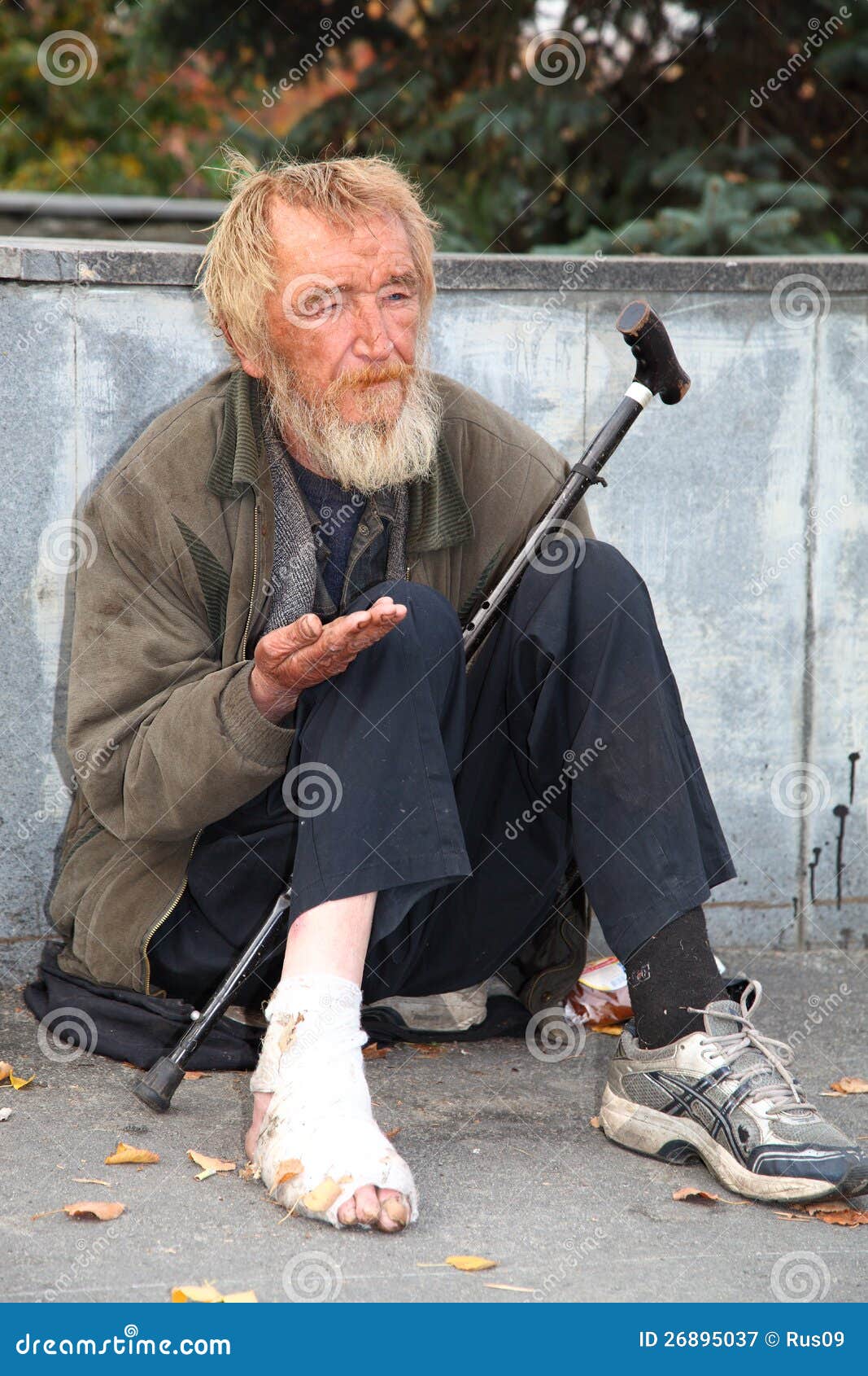 Beggar beg passers editorial photography. Image of outcast - 26895037