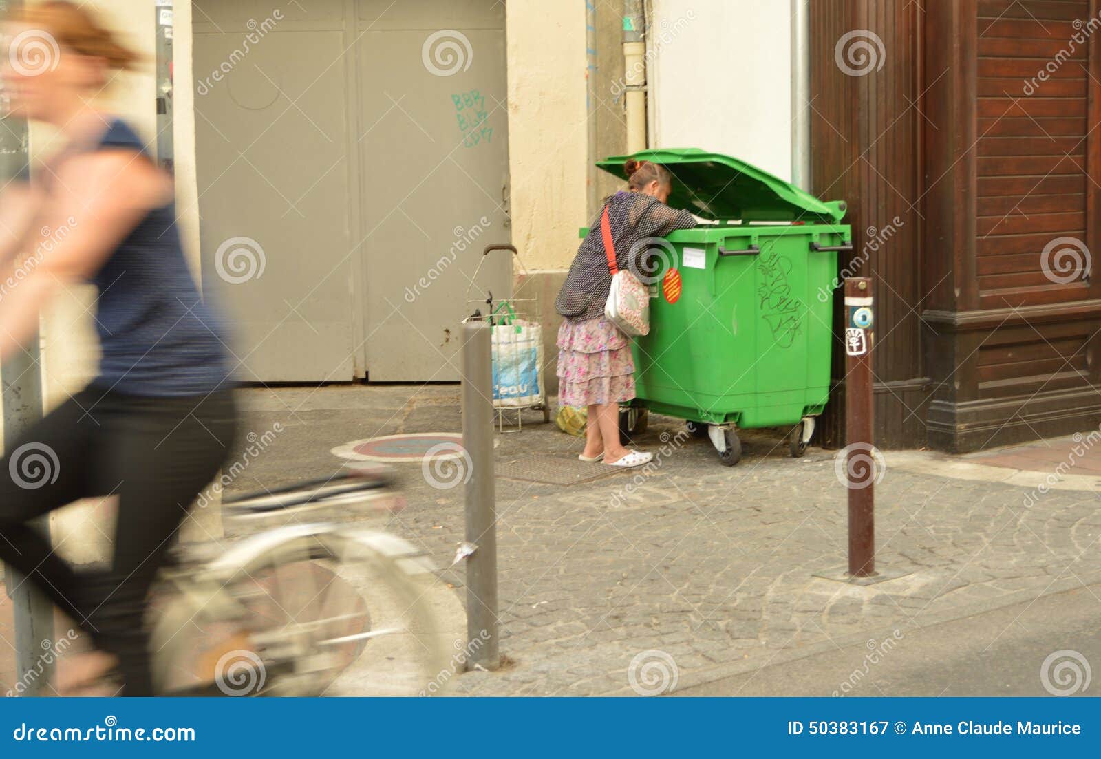Lady tramp editorial photography. Image of avignon, dustbin - 50383167