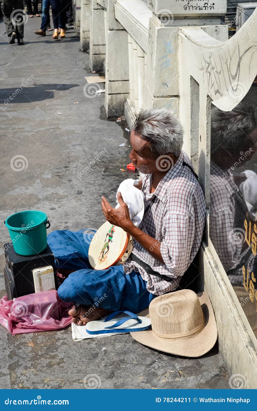 Begging on the streets editorial photo. Image of plead - 78244211