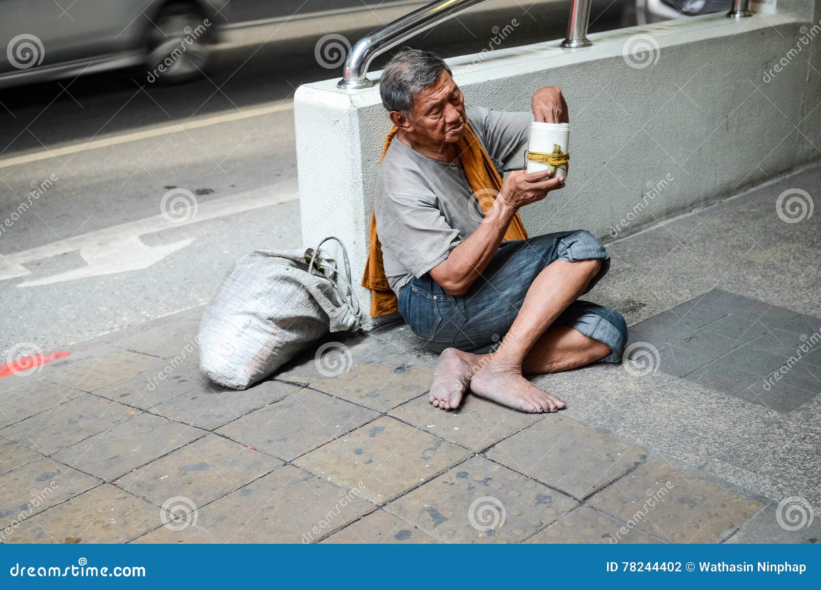 Begging on the streets editorial photography. Image of poverty - 78244402