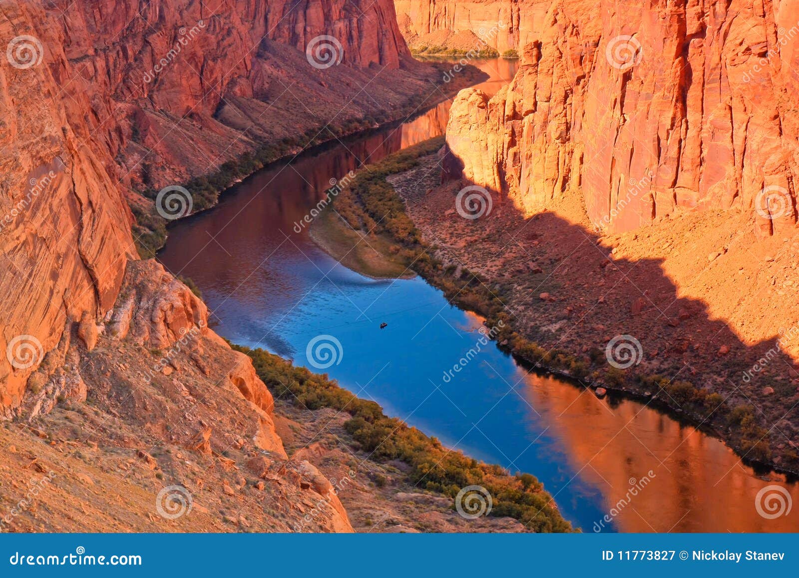 Beginning of Grand Canyon stock image. Image of boat - 11773827