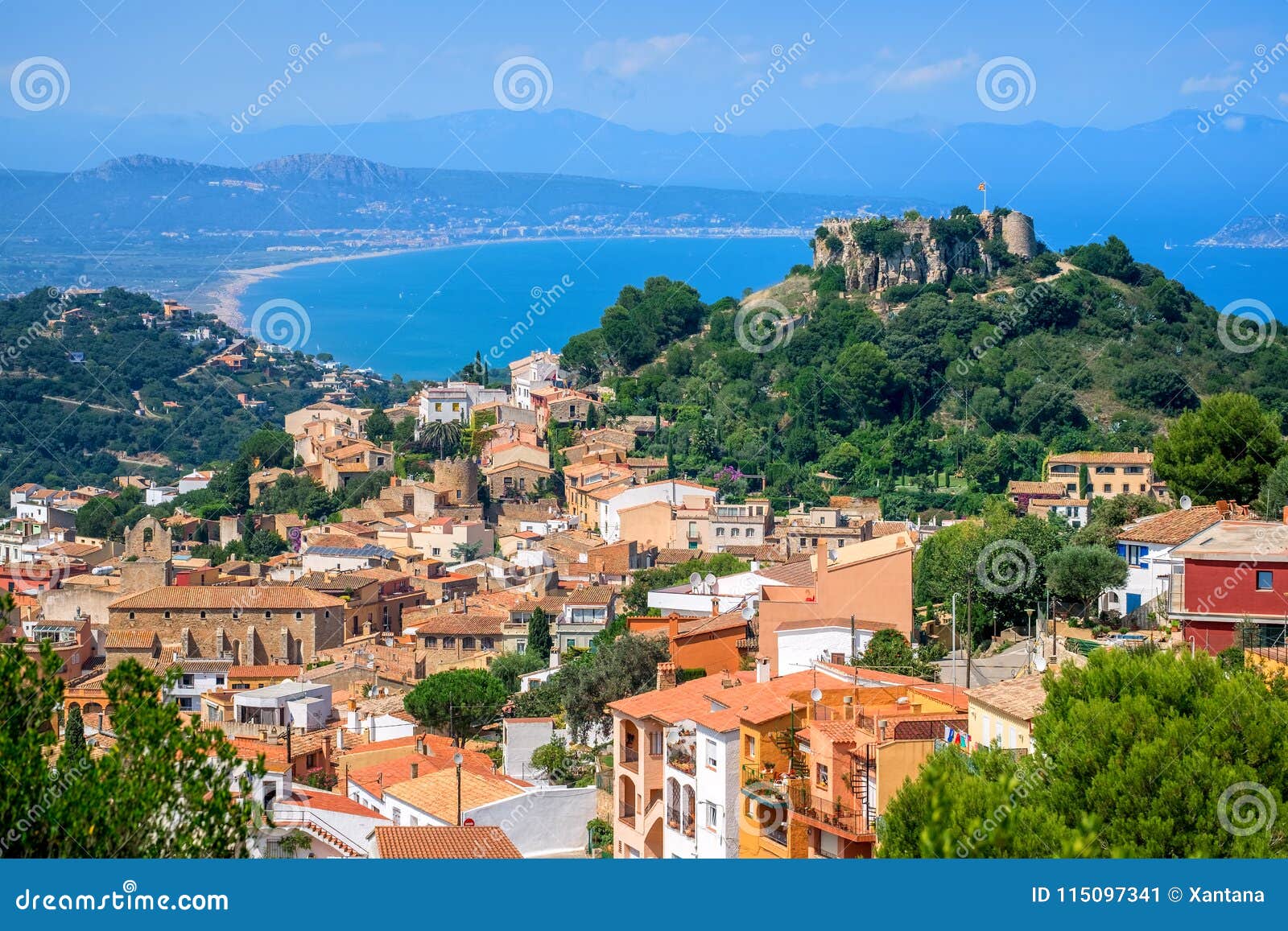 Begur Oud Stad En Kasteel, Costa Brava, Spanje Stock Afbeelding - Image ...
