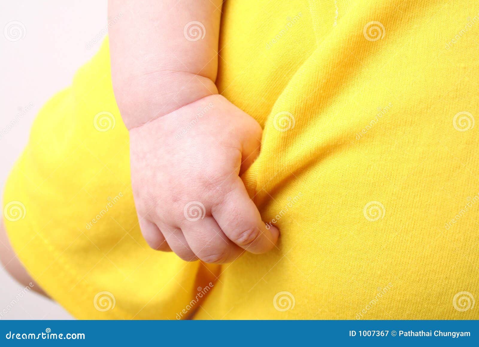 Behandla Som Ett Barn Hand S Fotografering för Bildbyråer - Bild av ...