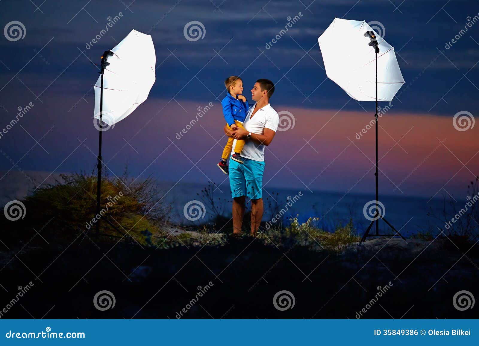 Behind the Scene, Shooting Outdoor Portraits with Flash Lights Stock ...