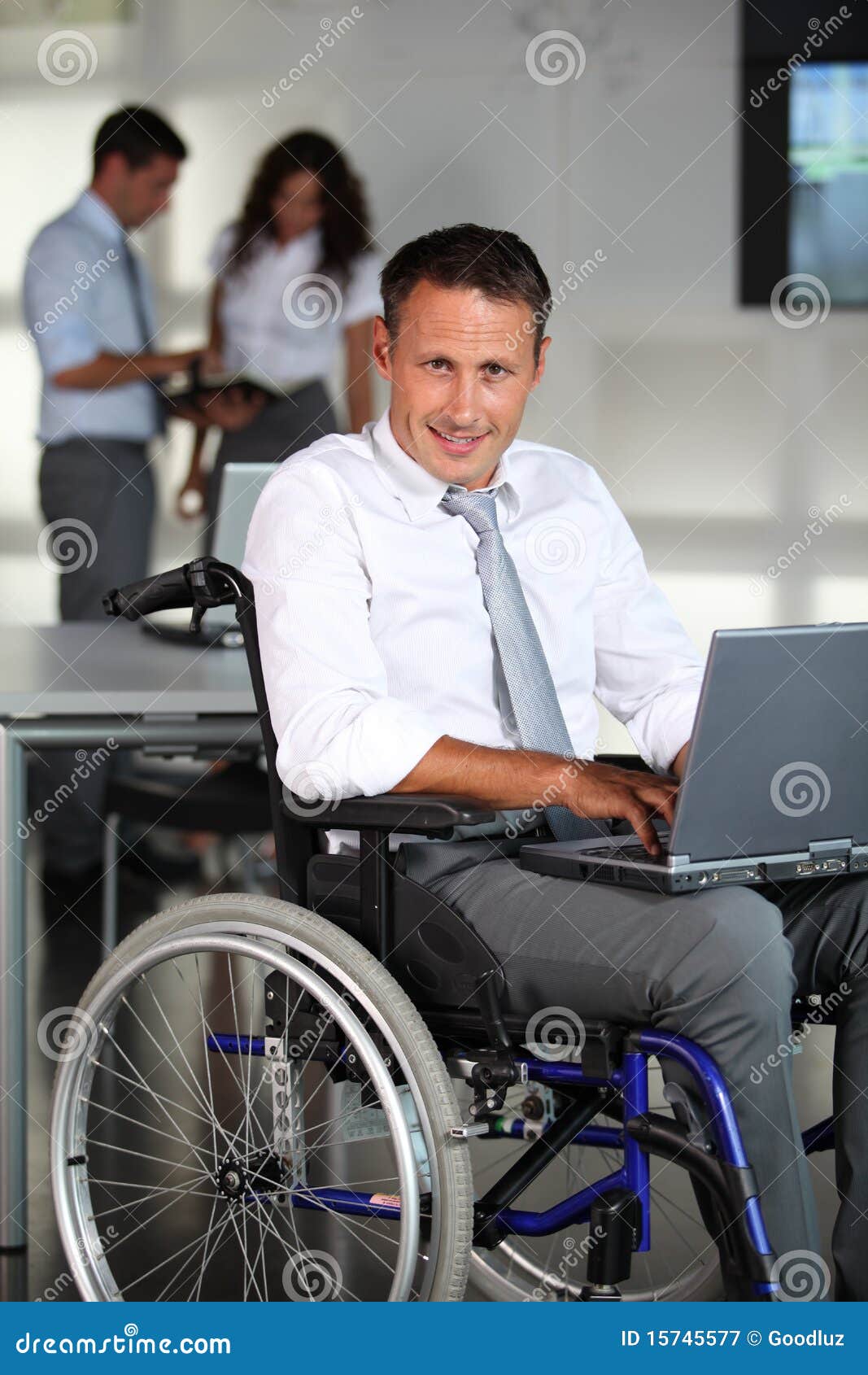 Behinderte Leute Bei Der Arbeit Stockbild - Bild von jahre, handikap ...