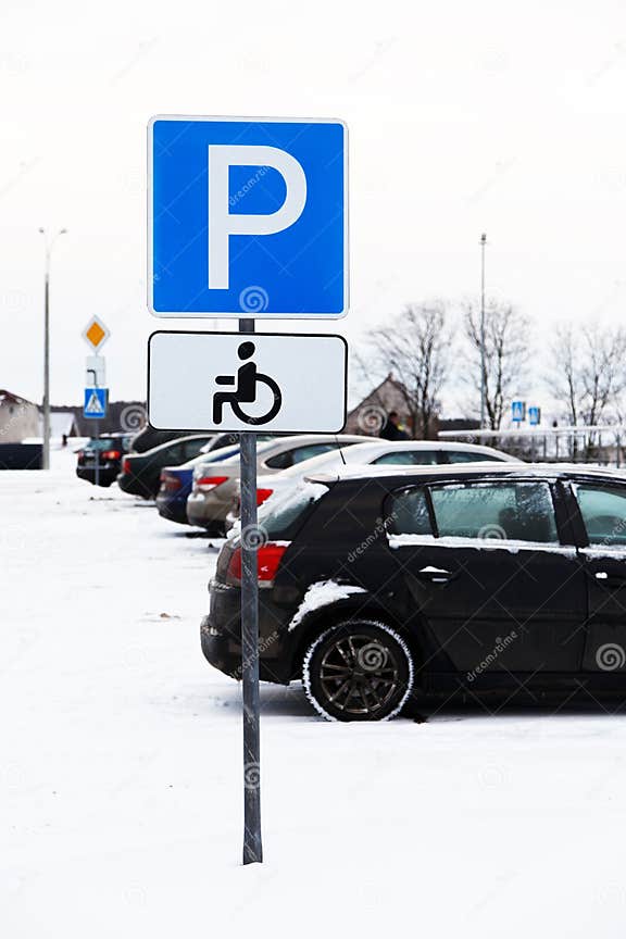 Behinderte Parkzeichenautos Stockbild - Bild von ausrüstung, parken ...