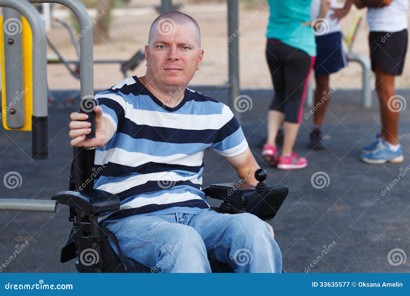 Behinderter Mann stockbild. Bild von körperlich, erwachsener - 33635577