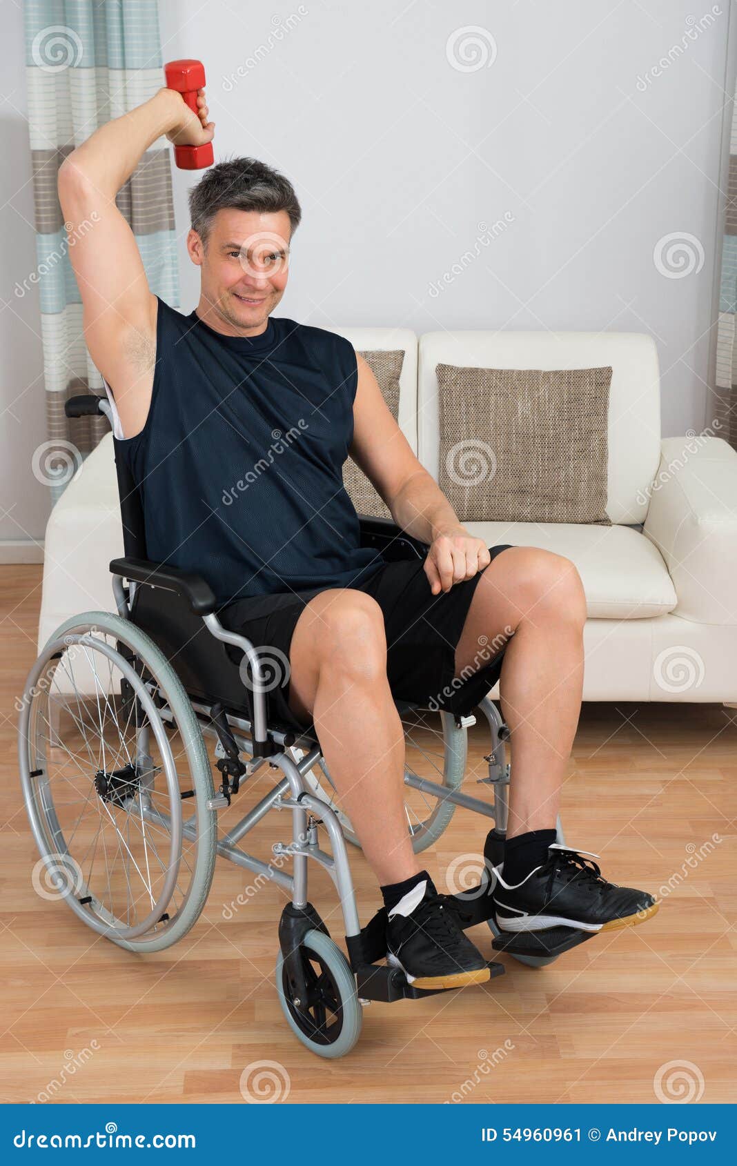 Behinderter Mann Auf Dem Rollstuhlausarbeiten Stockbild - Bild von ...