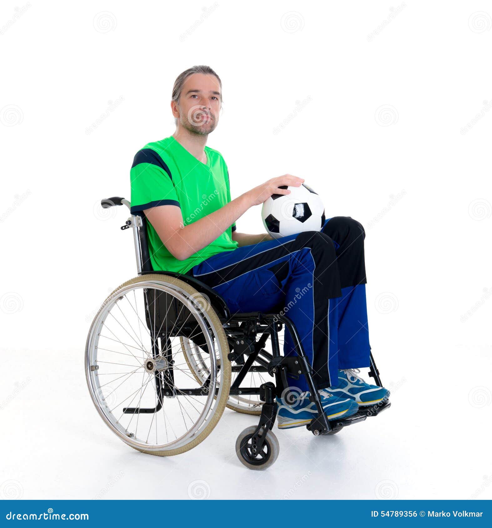 Behinderter Mann in Einem Rollstuhl Tut Sport Mit Ball Stockfoto - Bild ...