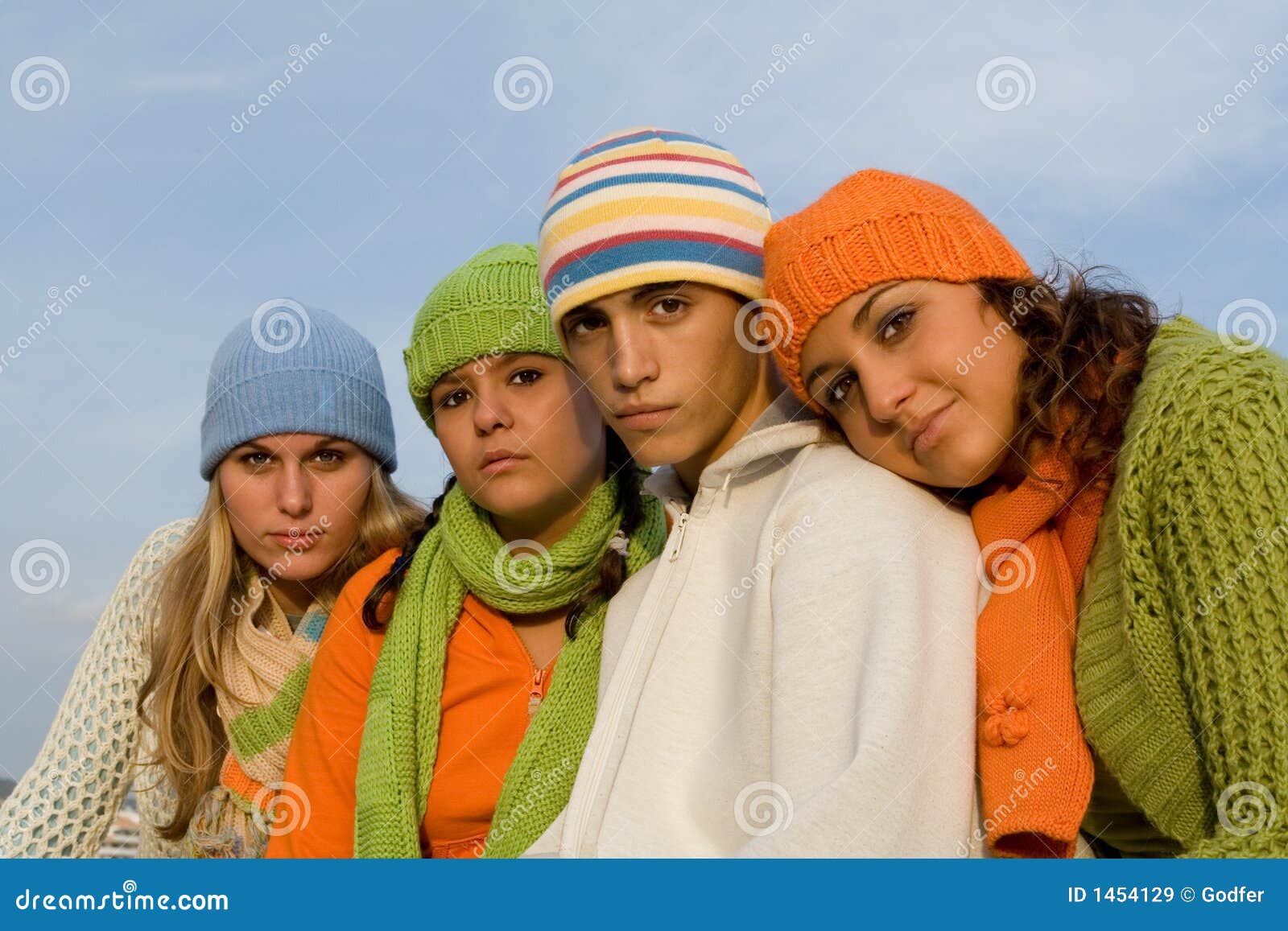 Bei adolescenti immagine stock. Immagine di giovane, cappelli - 1454129