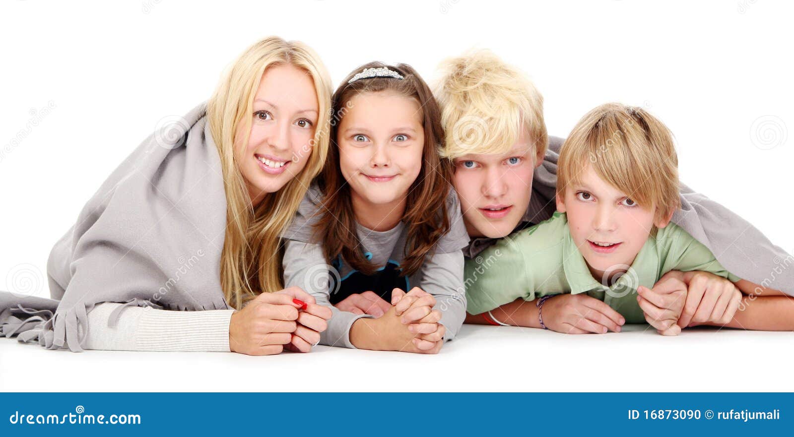 Bei ragazzi e ragazze fotografia stock. Immagine di mano - 16873090