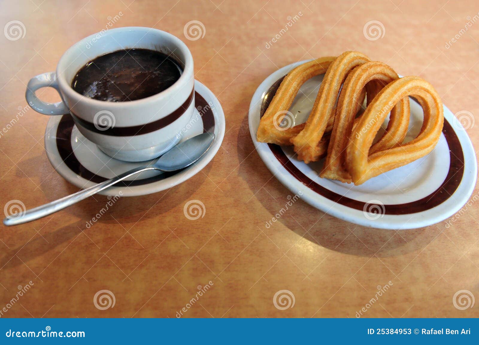 Beignet espagnol Churros image stock. Image du restaurant - 25384953
