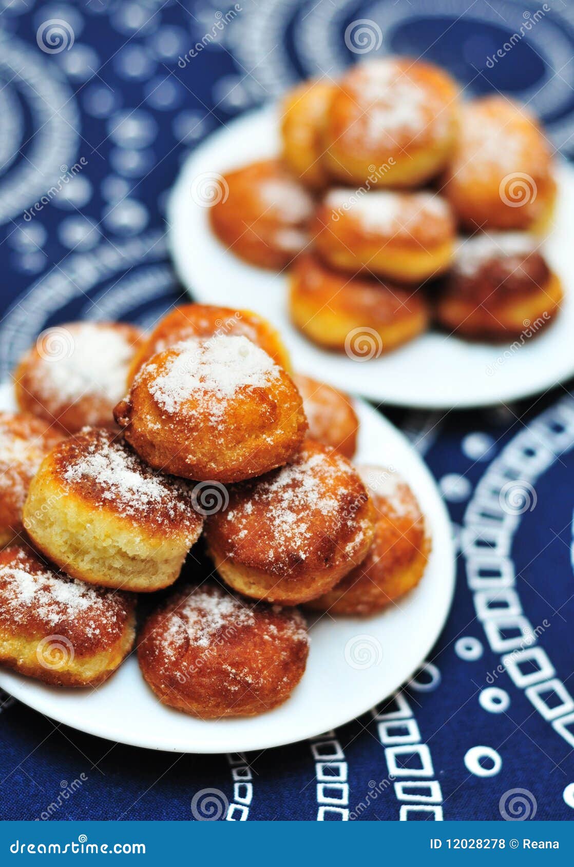 Beignet russe photo stock. Image du nourriture, nutrition - 12028278