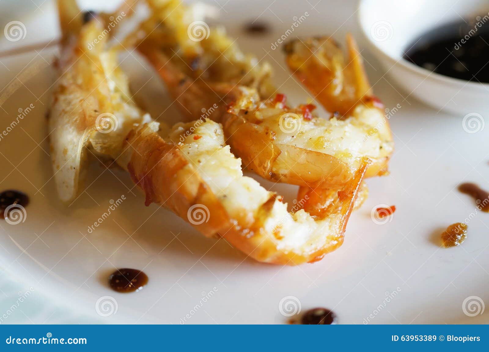 Beignets de crevette rose image stock. Image du seafood - 63953389