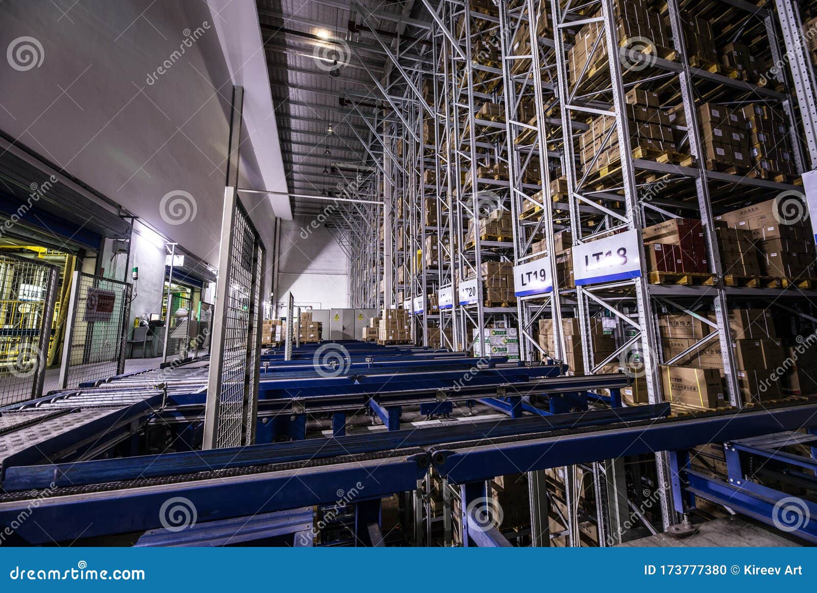 BEIJING, CHINA - JUNE 03, 2019: Modern Automation of Warehouse ...