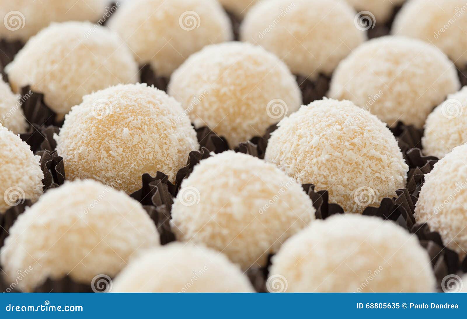 Beijinhos imagem de stock. Imagem de doce, brigadeiro - 68805635