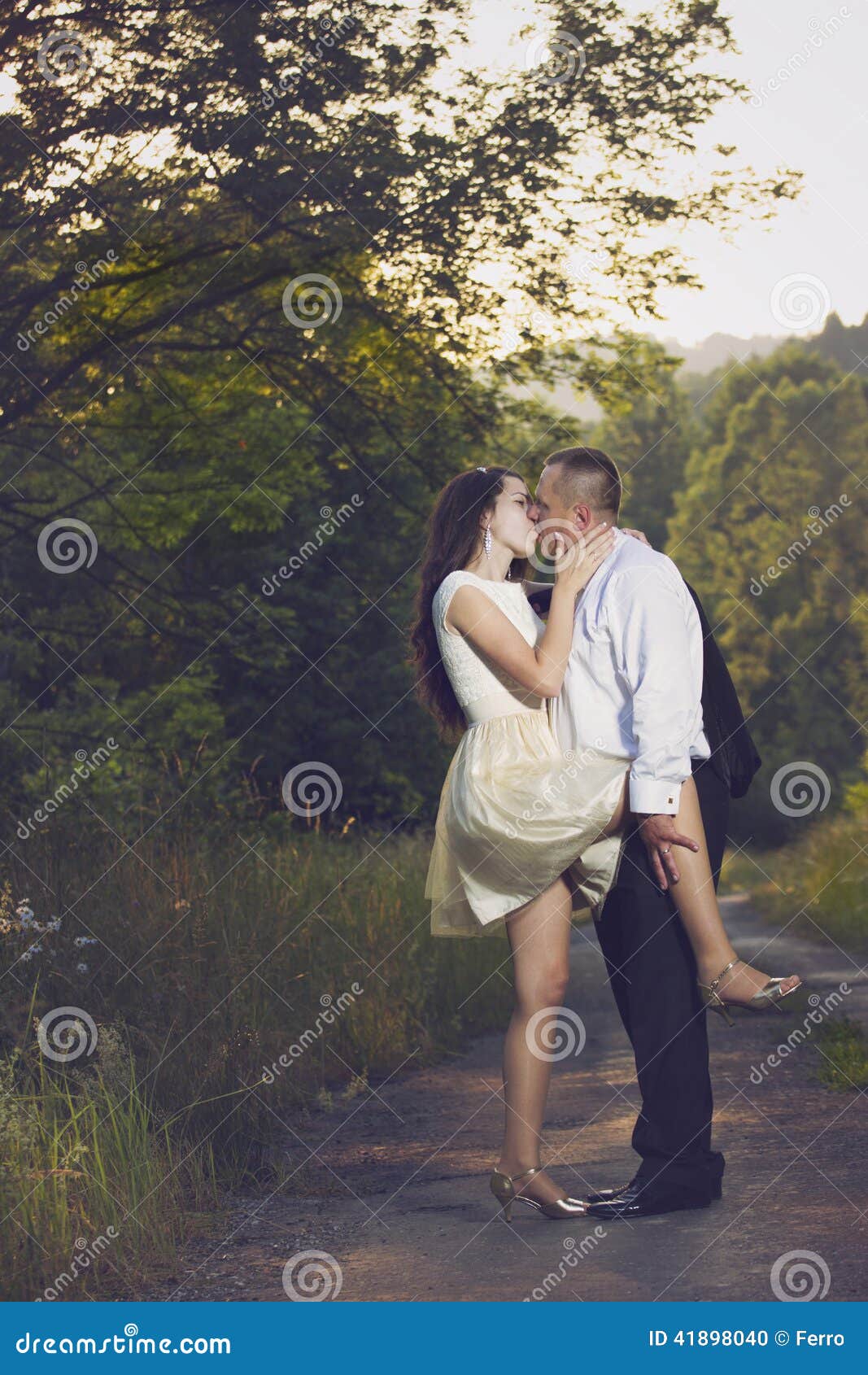 Beijo Apaixonado Do Acoplamento Foto de Stock - Imagem de especial ...