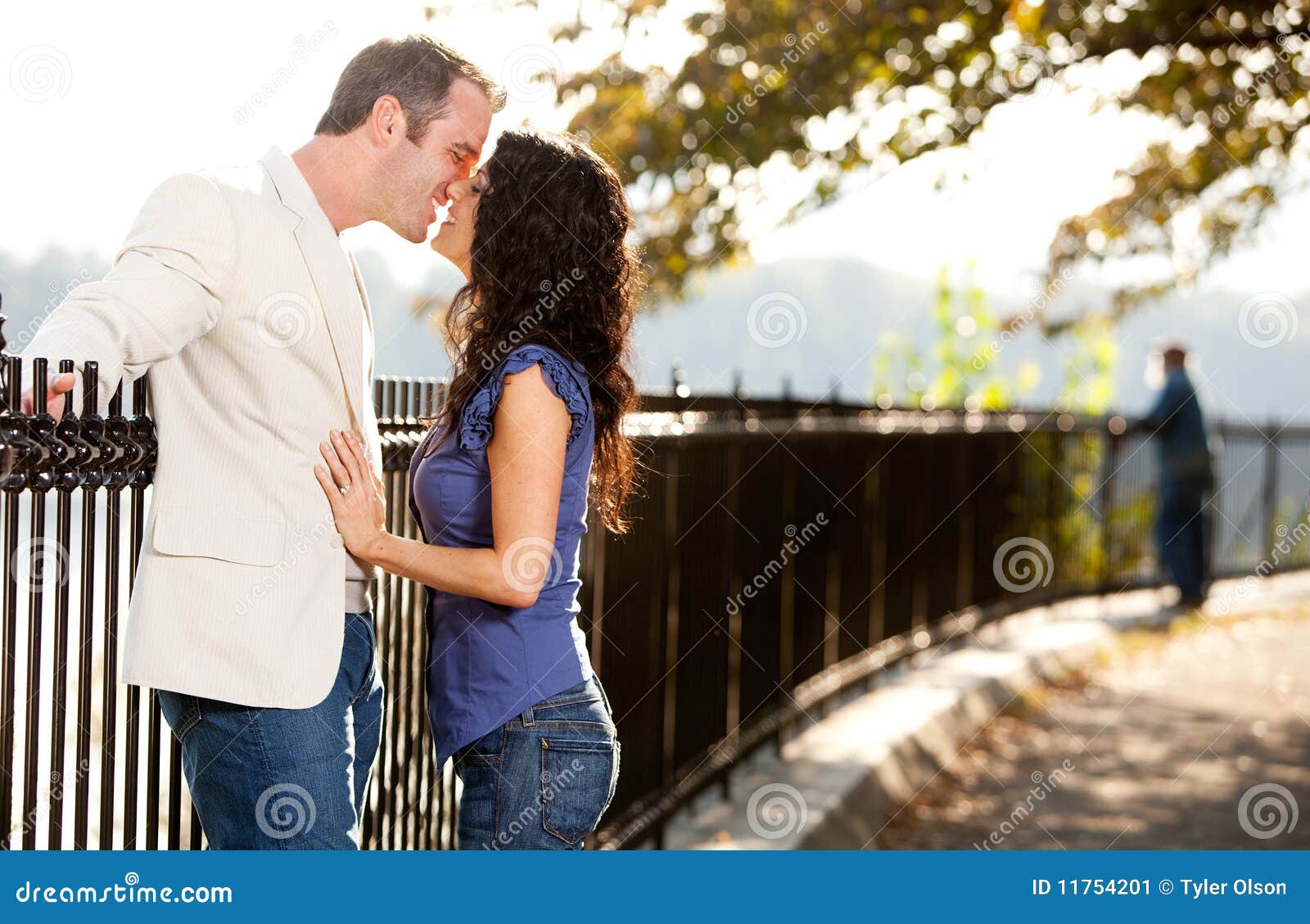 Beijo do amor imagem de stock. Imagem de pares, namorado - 11754201