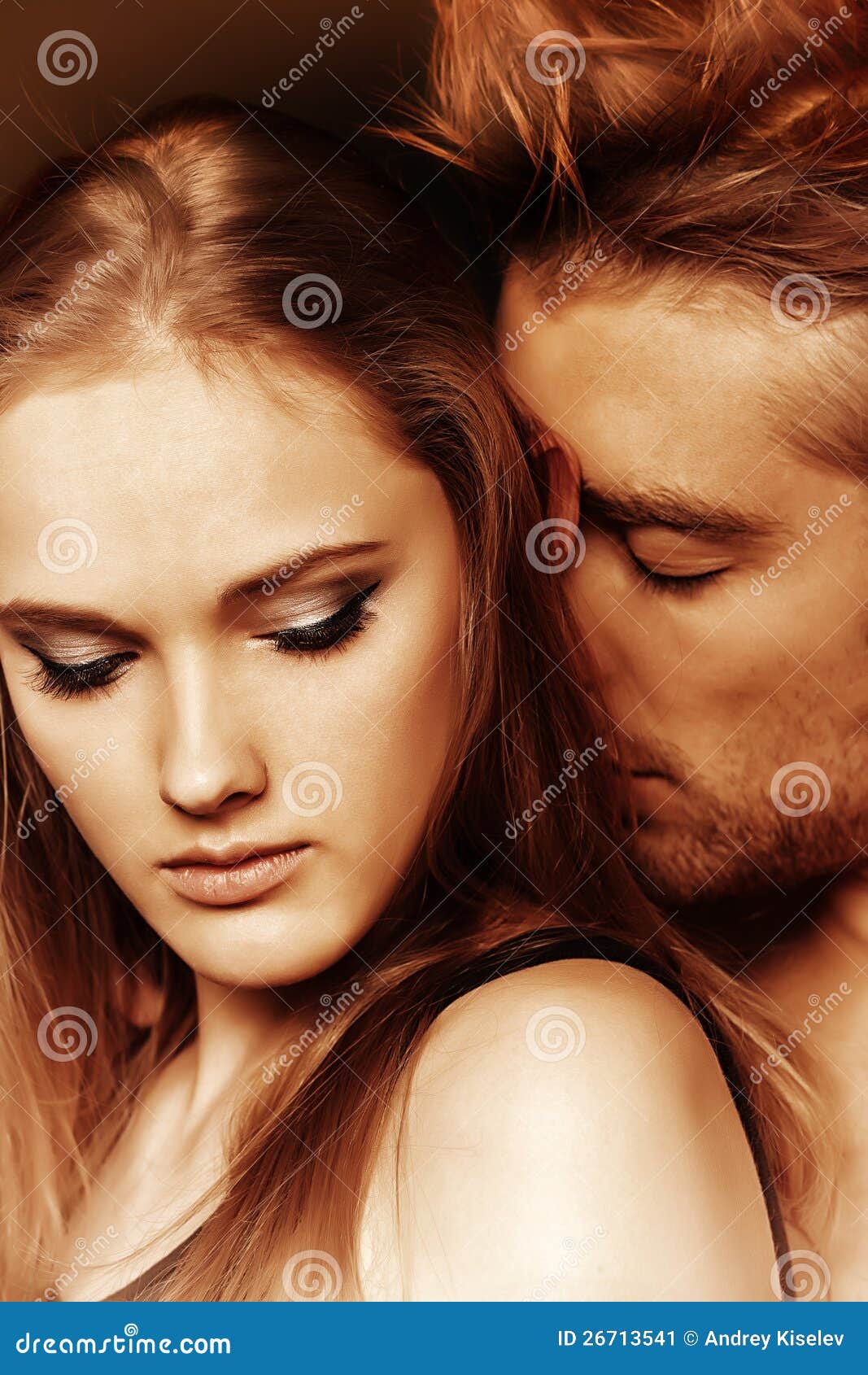 Beijo do amor imagem de stock. Imagem de forma, pares - 26713541