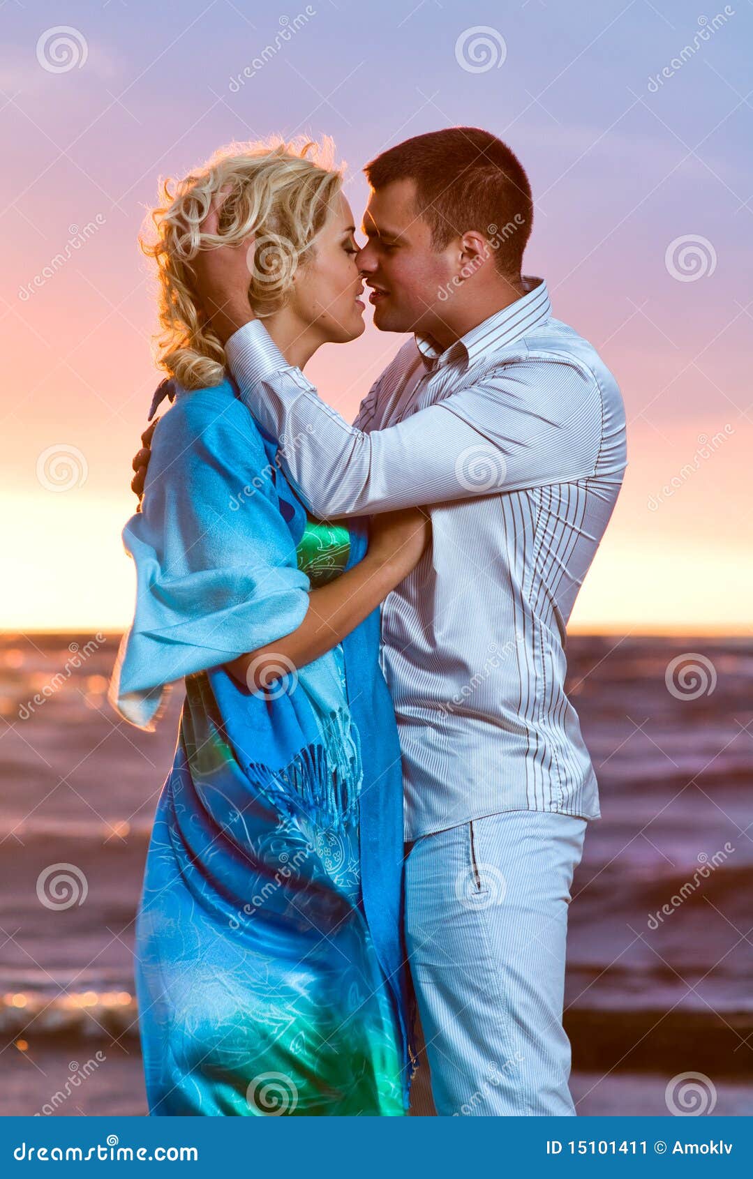 Beijo doce imagem de stock. Imagem de menino, homem, macho - 15101411