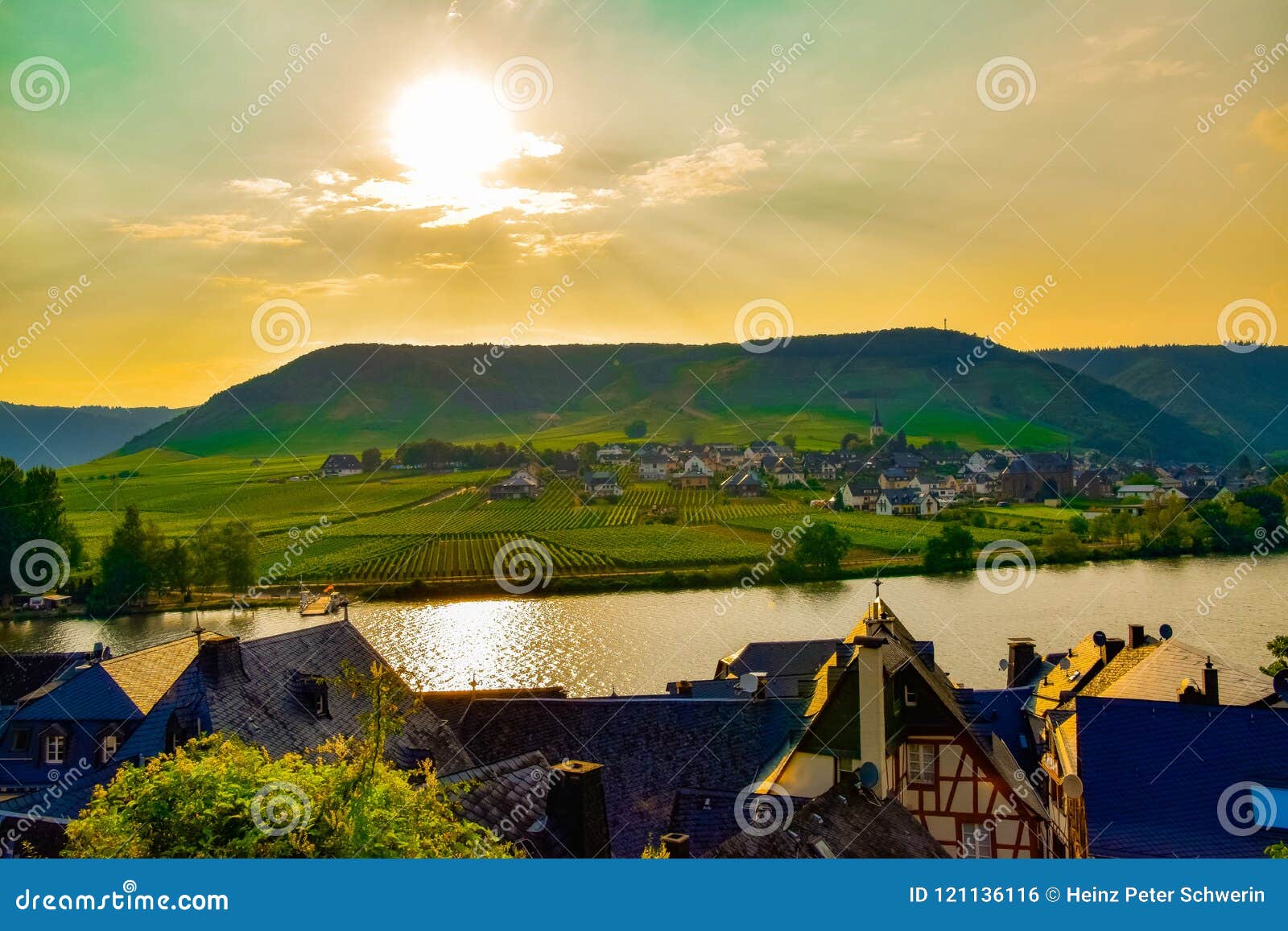 Beilstein Klein Dorp Op De Moezel Stock Foto - Image of dorp, openlucht ...