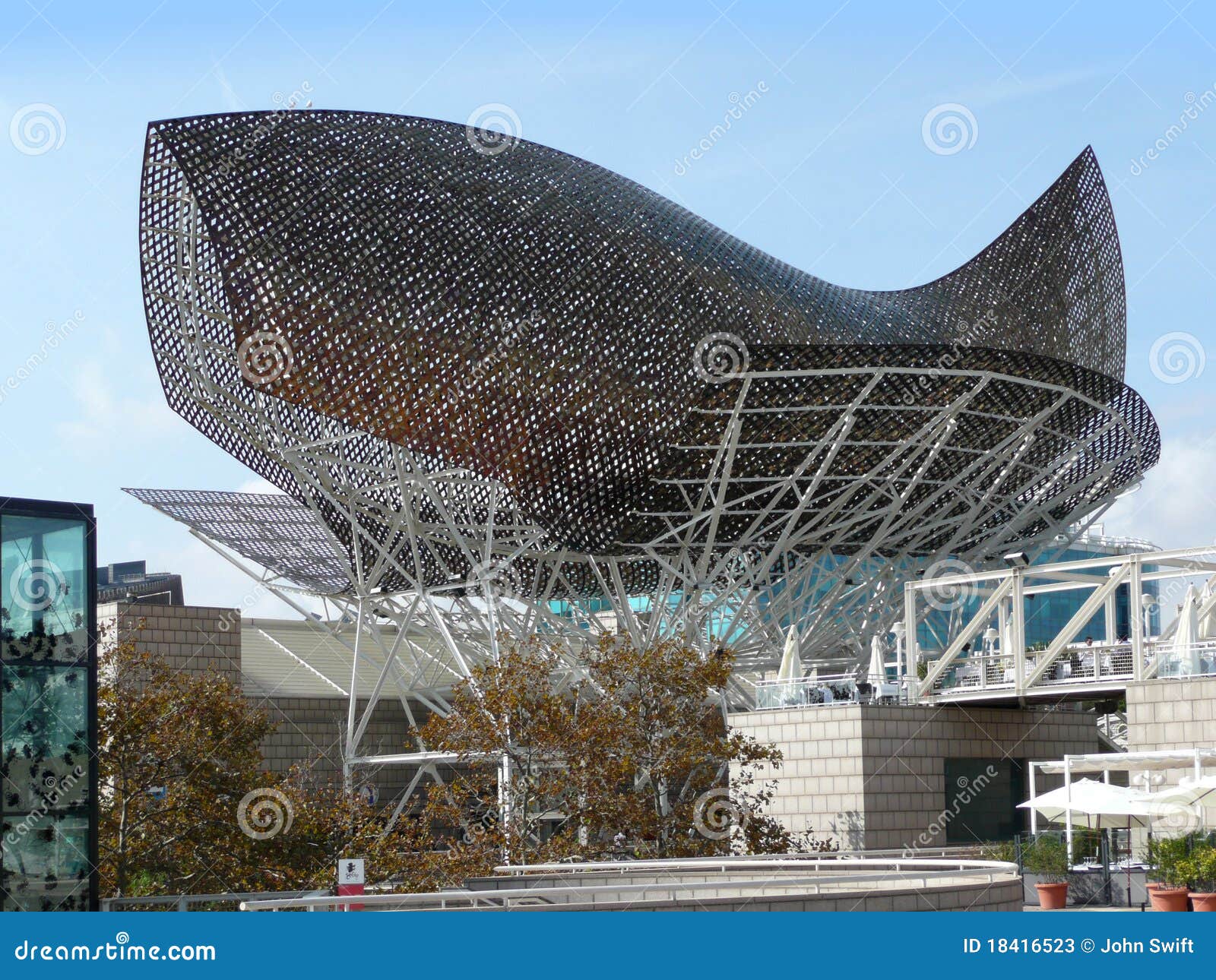 Beira-rio De Barcelona Do Dossel Dos Peixes Foto de Stock Editorial ...