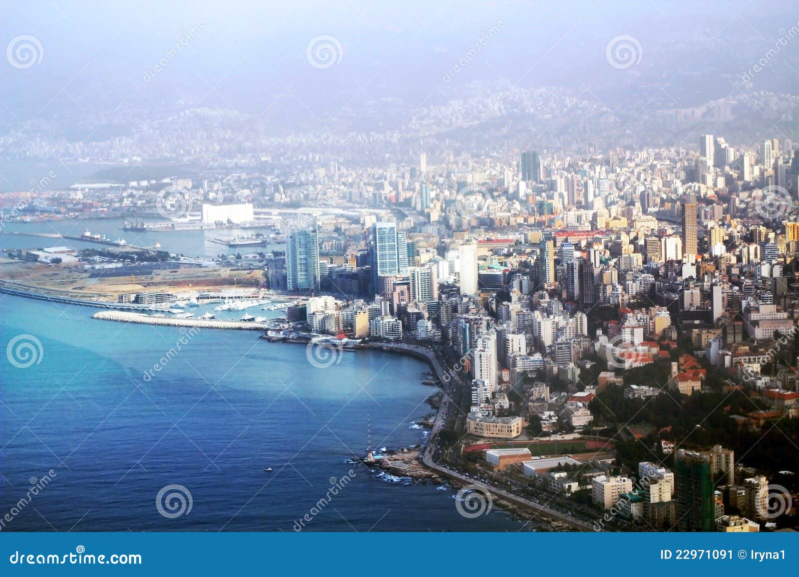 Beiroet, Libanon redactionele foto. Image of ligplaats - 22971091