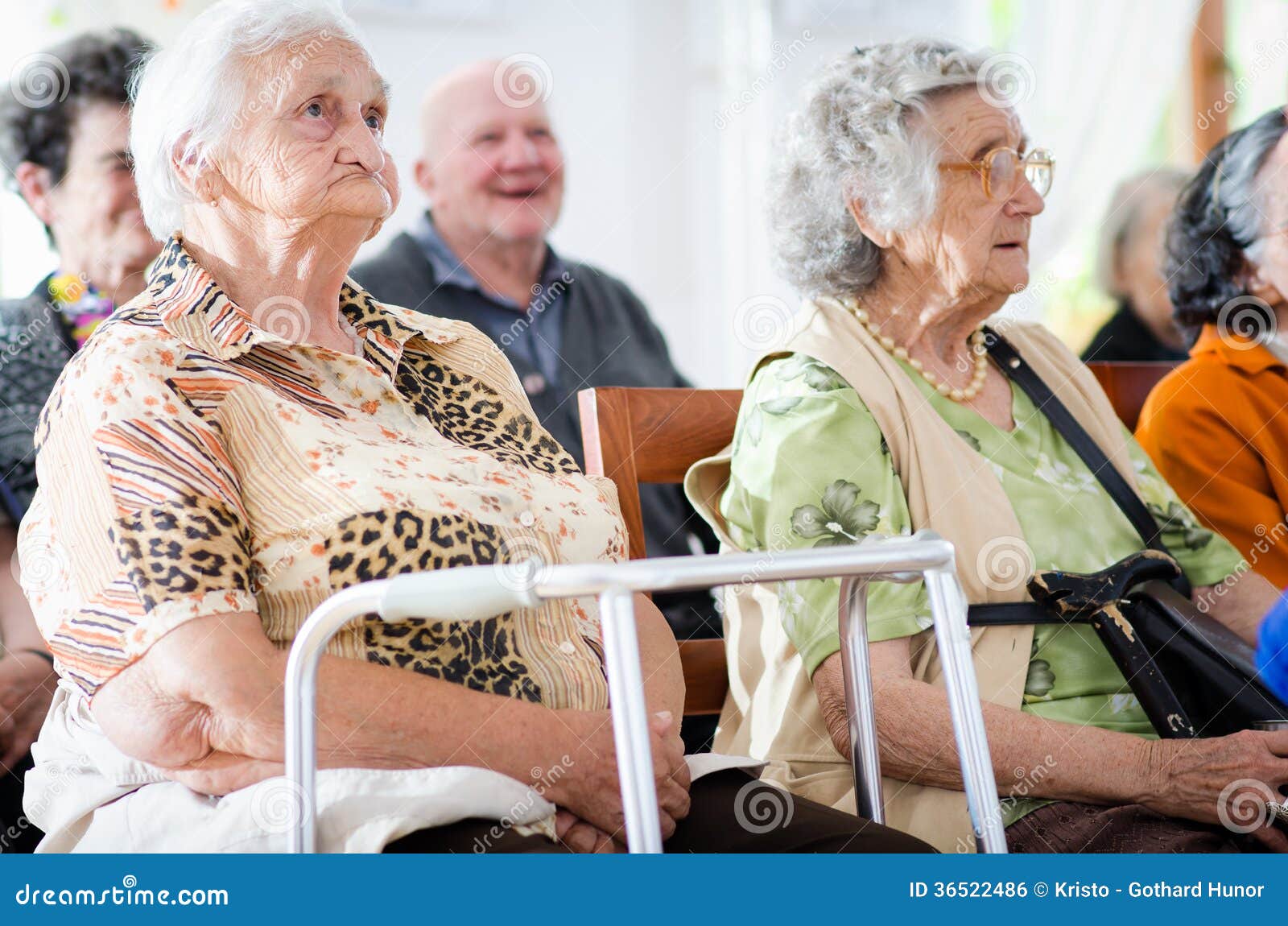 Bejaarde en vrouw stock foto. Image of roddel, mannetje - 36522486