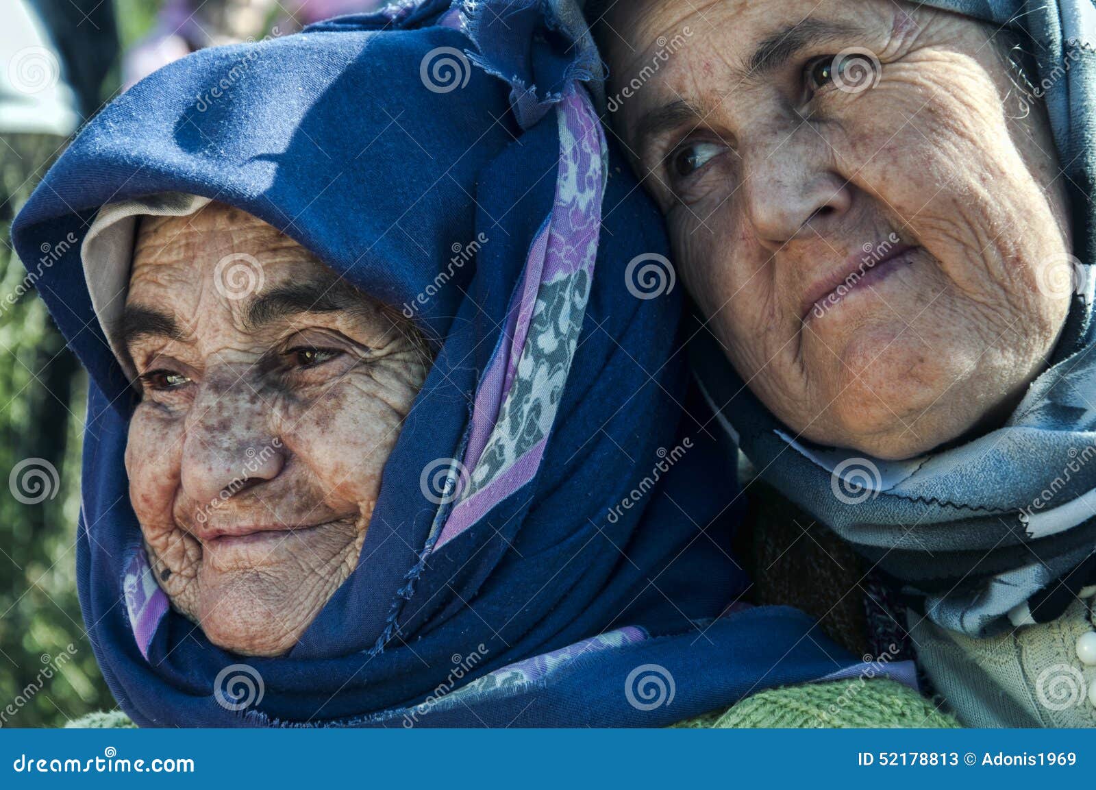 Bejaarde Turkse vrouwen stock afbeelding. Image of uitdrukkingen - 52178813