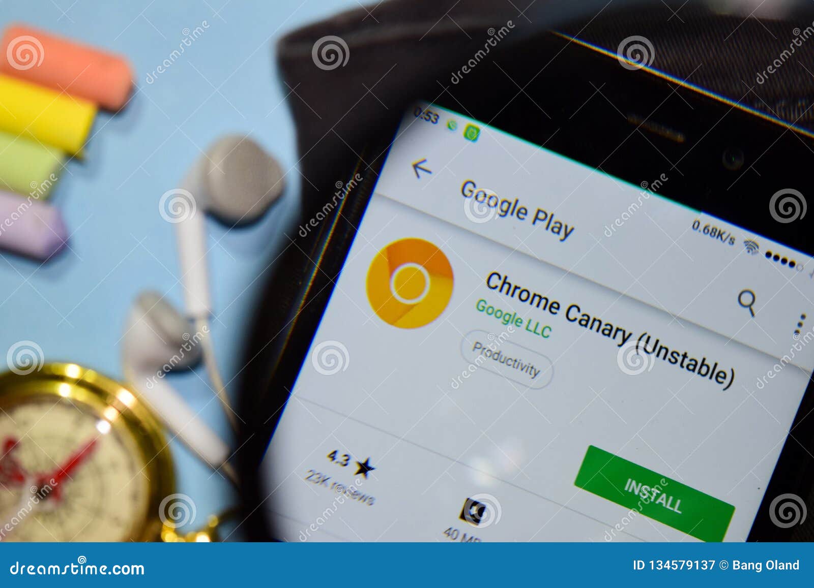 Chrome Canary Unstable Dev App with Magnifying on Smartphone Screen ...