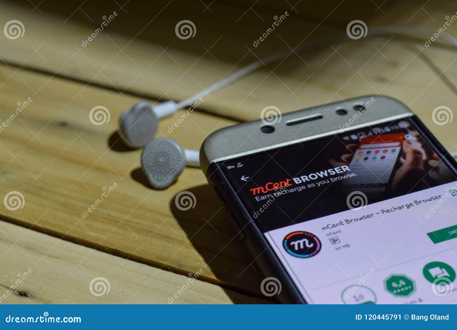 MCent Browser by Google Dev Application on Smartphone Screen. Recharge ...