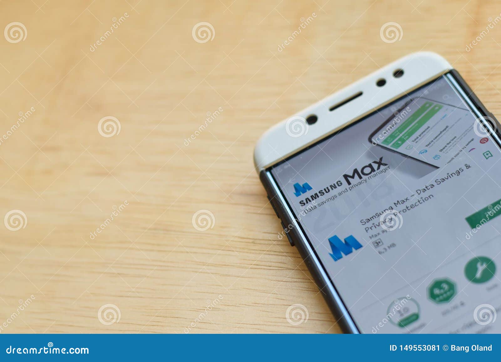 Samsung Max Dev Application on Smartphone Screen. Data Savings ...
