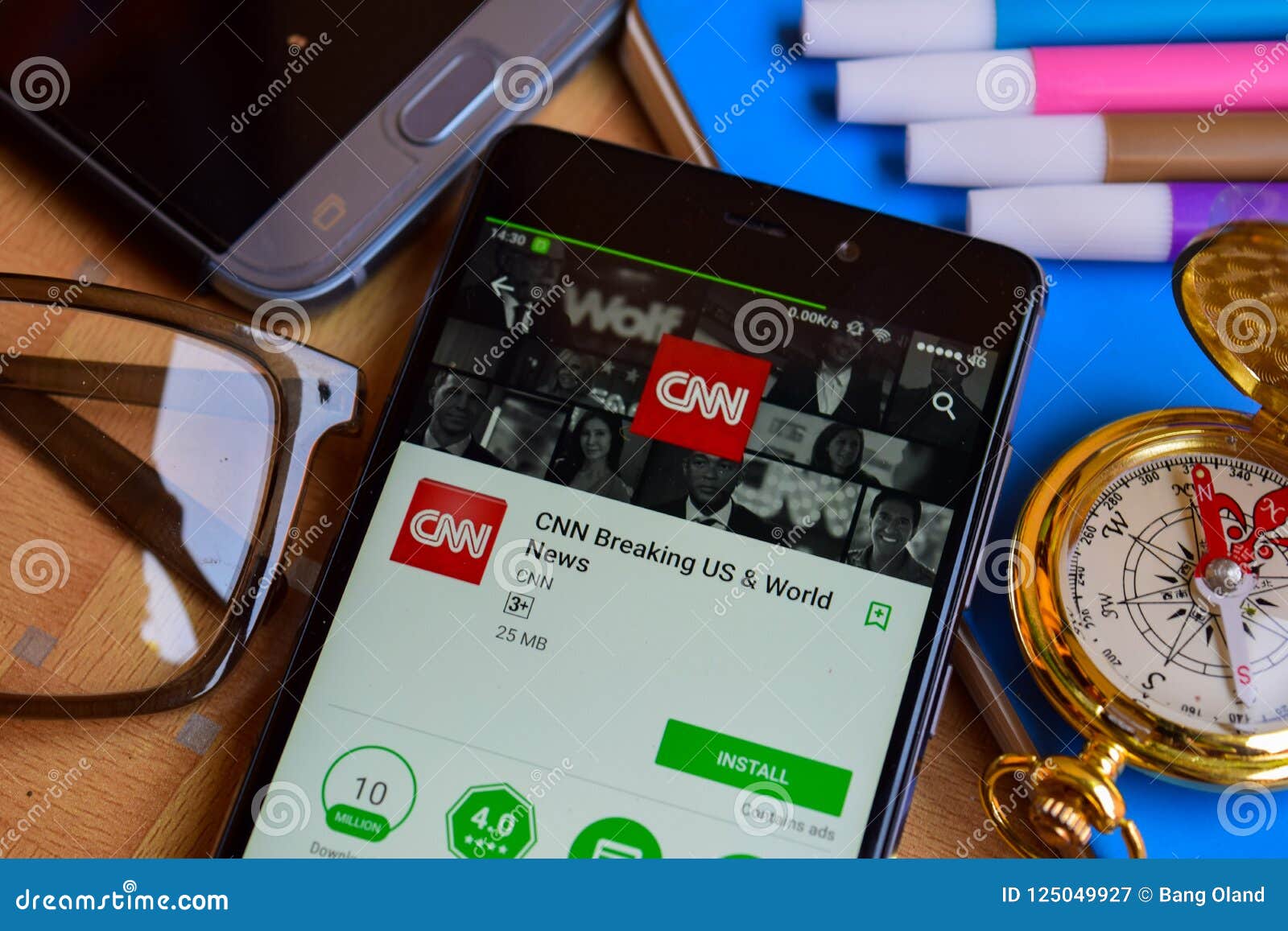 CNN Breaking US & World News Dev App on Smartphone Screen. Editorial ...